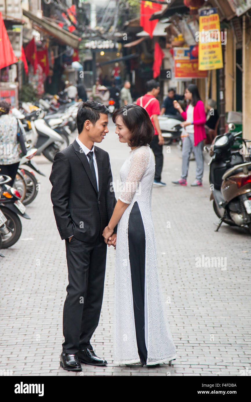 Vietnamese wedding hanoi vietnam hi-res stock photography and images ...