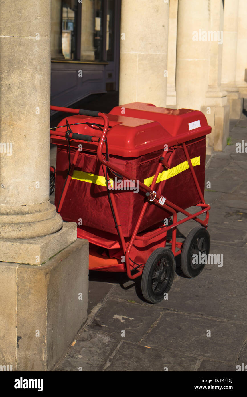 Red delivery trolley hi-res stock photography and images - Alamy
