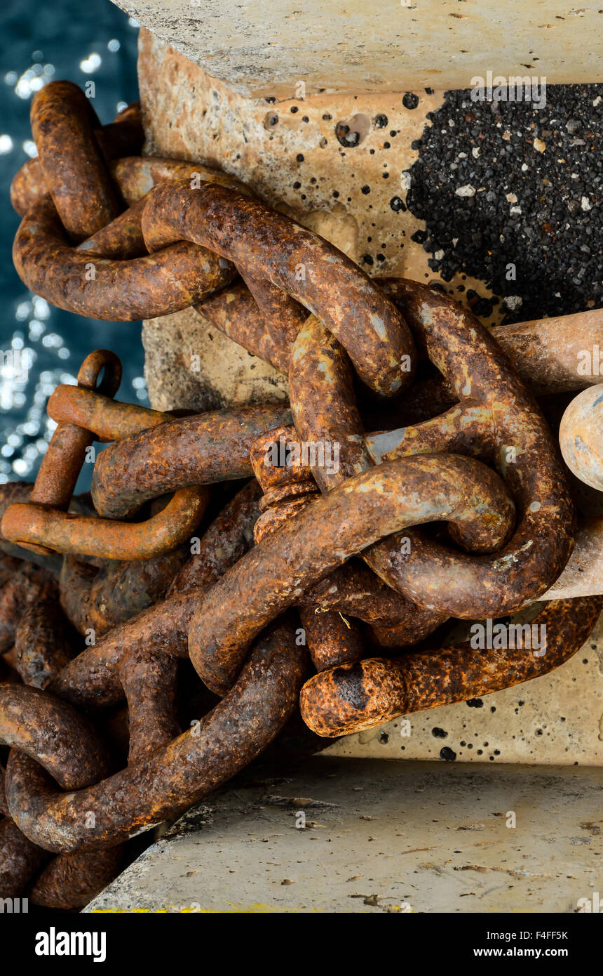 Rusty Steel Chain Detail Stock Photo - Alamy