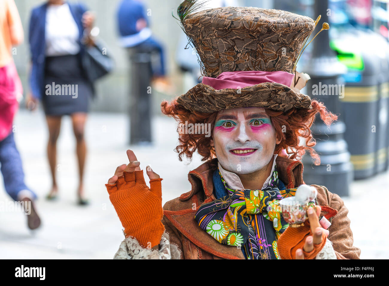 Dressing up statues hi-res stock photography and images - Alamy