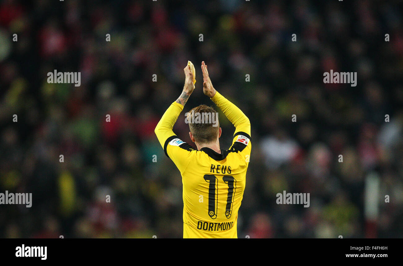 Mainz, Germany. 16th Oct, 2015. Dortmund's Marco Reus thanks his fans ...