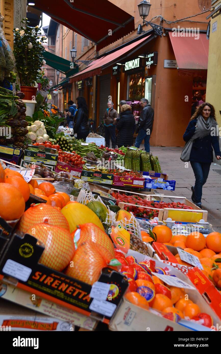 Fruit and vegetable stalls in the backstreets of Bologna, Italy Stock ...