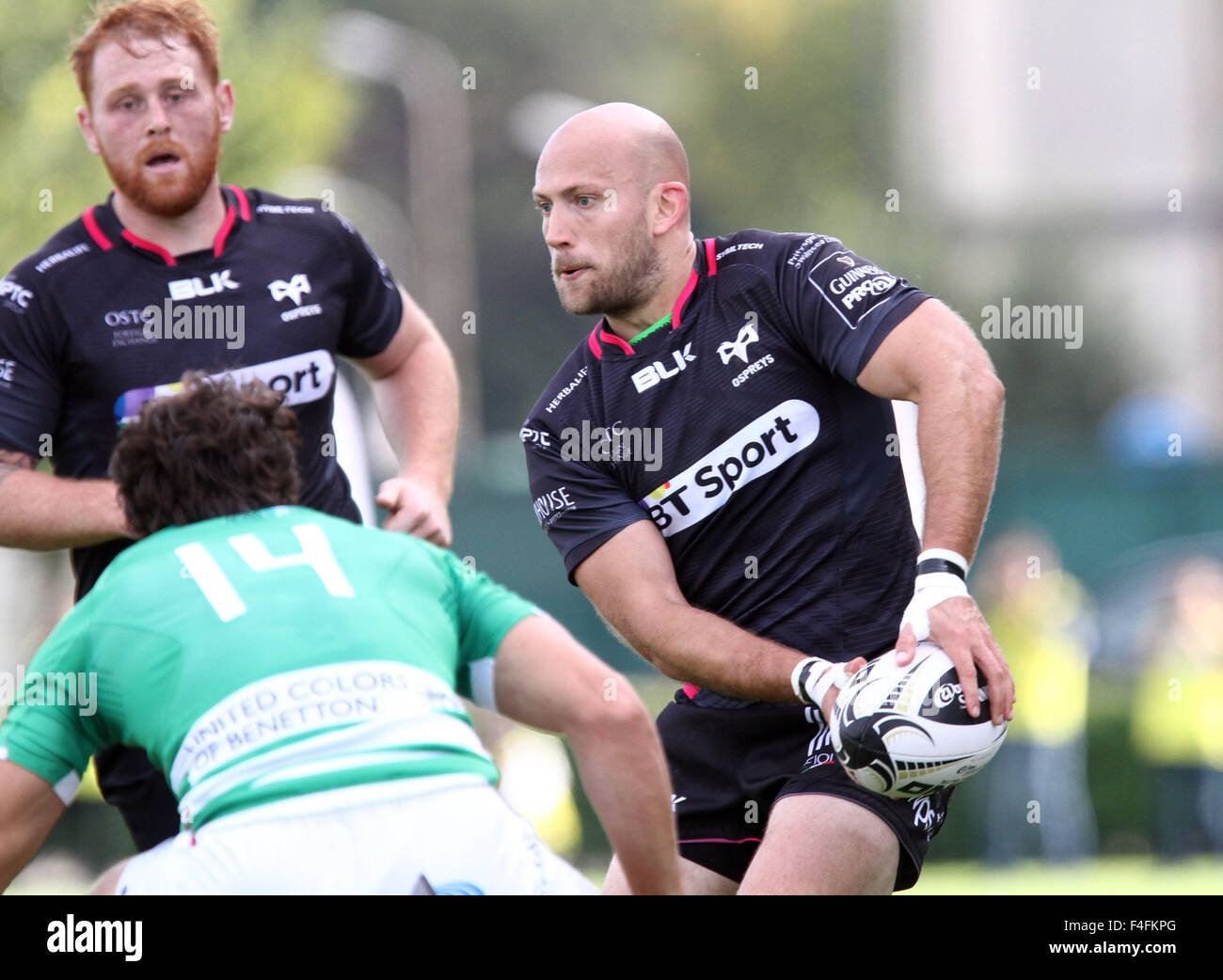 Ospreys rugby player hi-res stock photography and images - Alamy