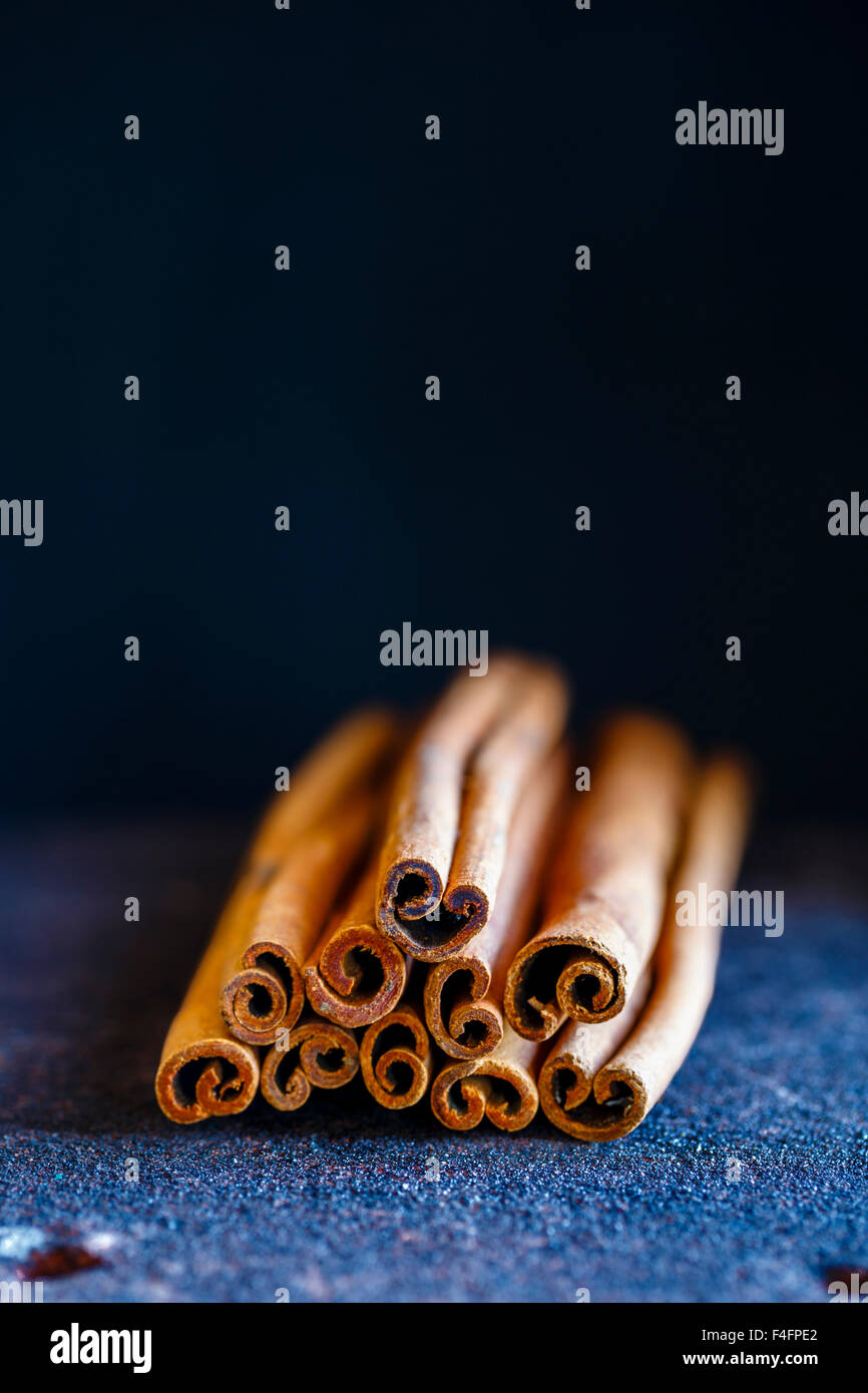 Cinnamon quills hi-res stock photography and images - Alamy