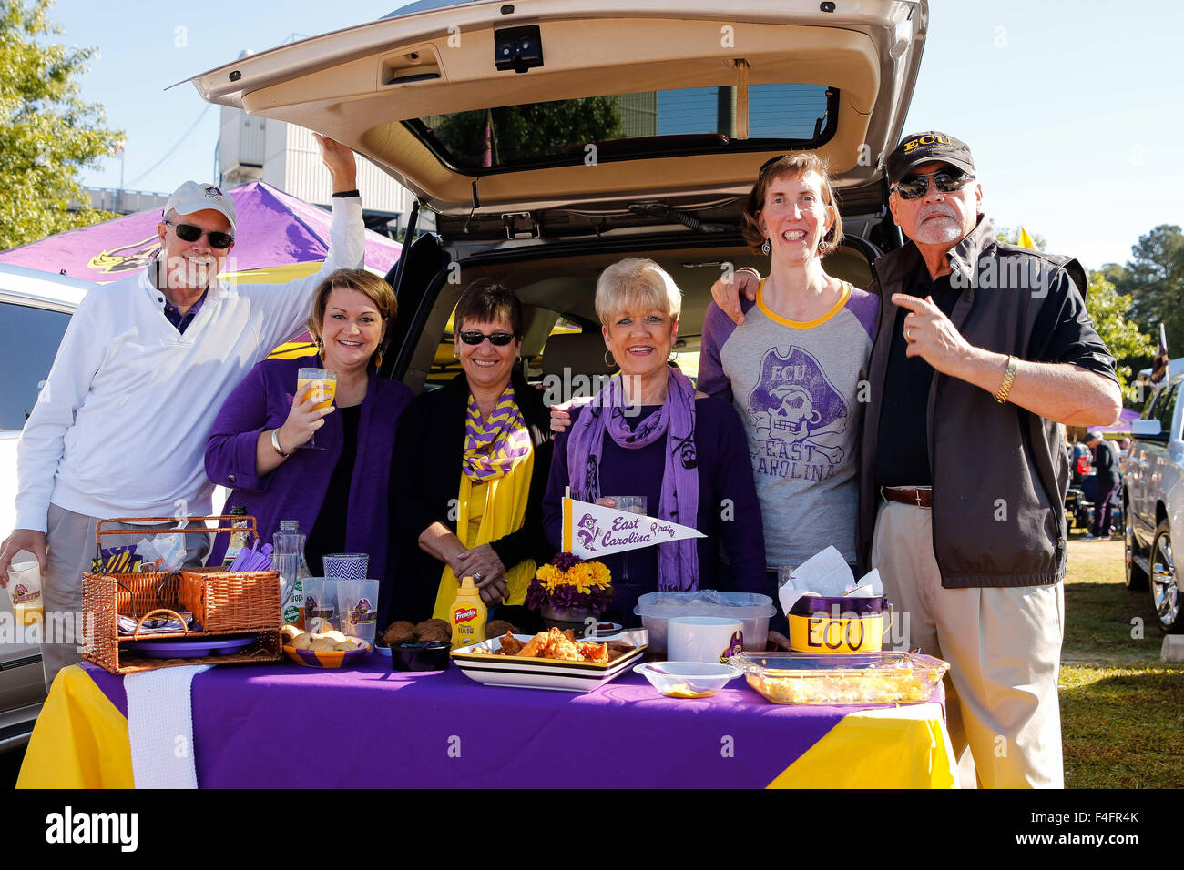 Fans tailgating hi-res stock photography and images - Alamy