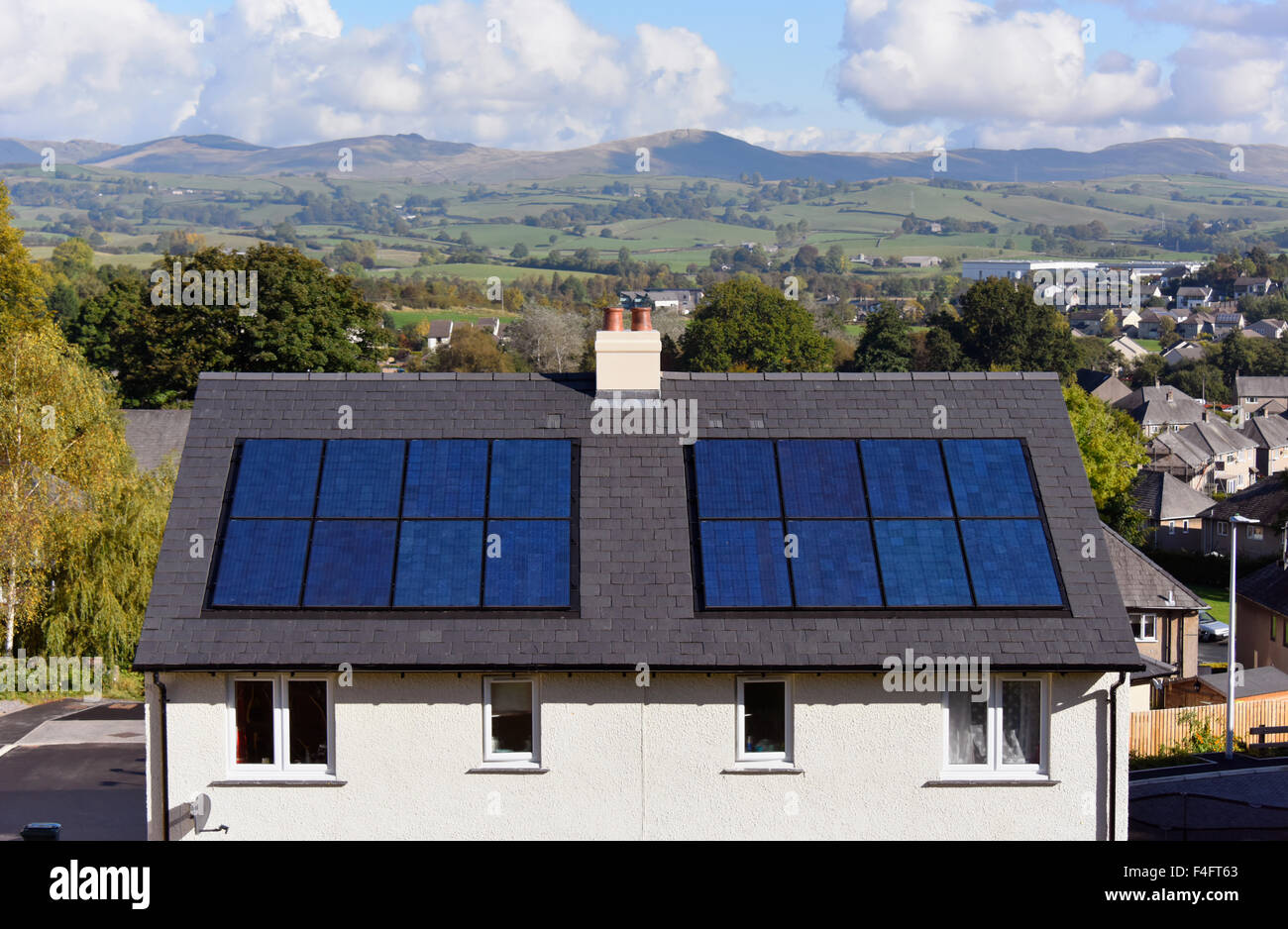 Solar panels house hi-res stock photography and images - Alamy