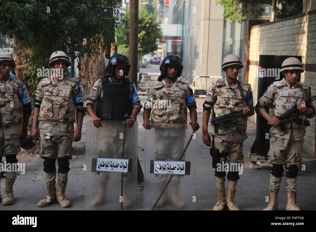 Giza, Egypt. 17th Oct, 2015. Egyptian military personnel stand guard ...