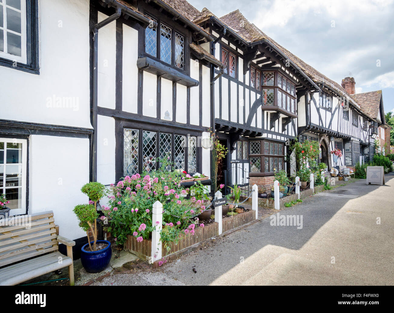 Tudor village hi-res stock photography and images - Alamy