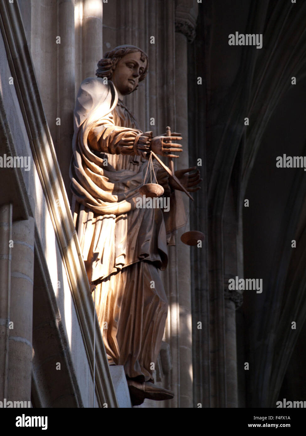 Statue balance hi-res stock photography and images - Alamy
