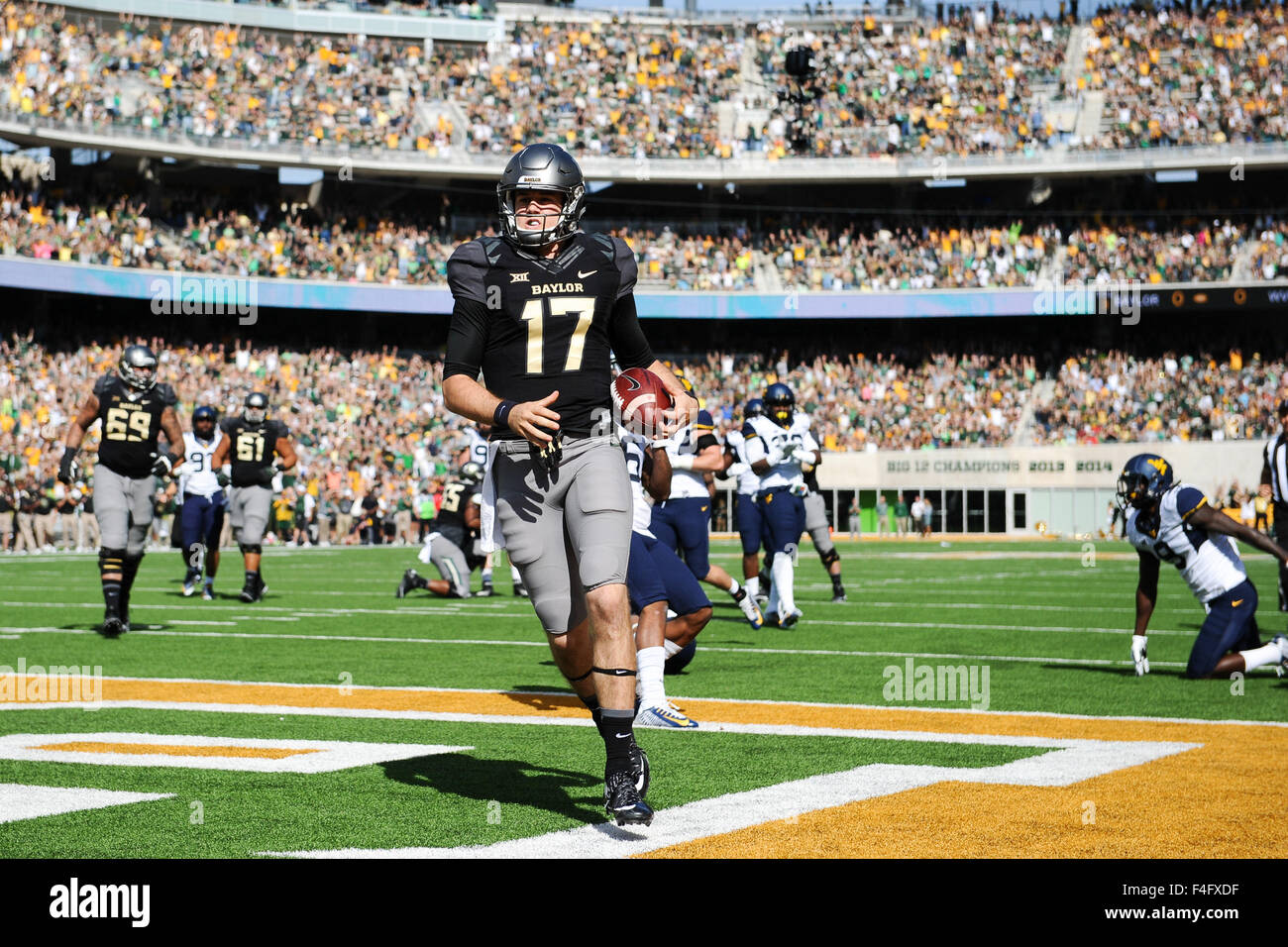 Waco, Texas, USA. 17th Oct, 2015. Baylor Bears quarterback Seth Russell ...