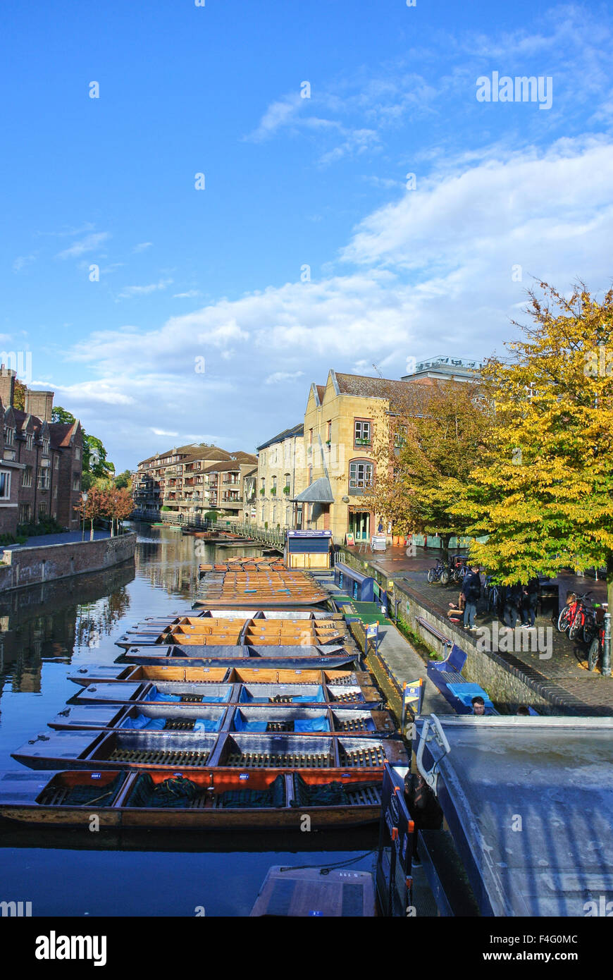 Punting river cambridge tourists activity hi-res stock photography and ...