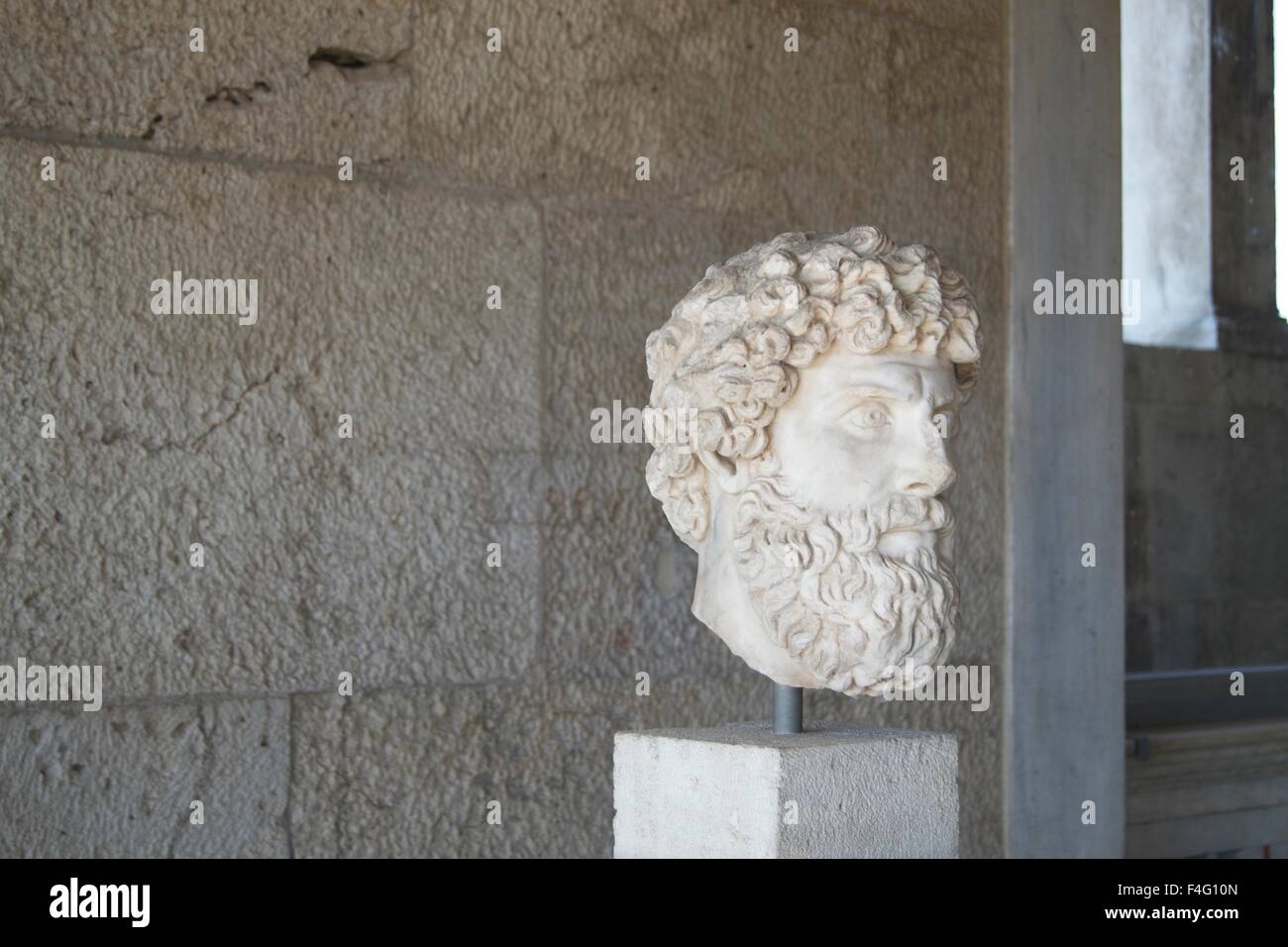 Statues in Athens museum Stock Photo - Alamy