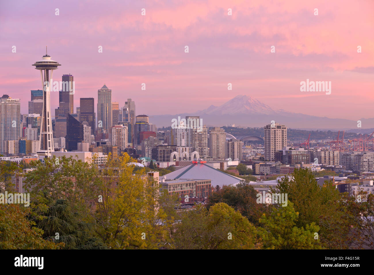 Seattle fall space needle hi-res stock photography and images - Alamy