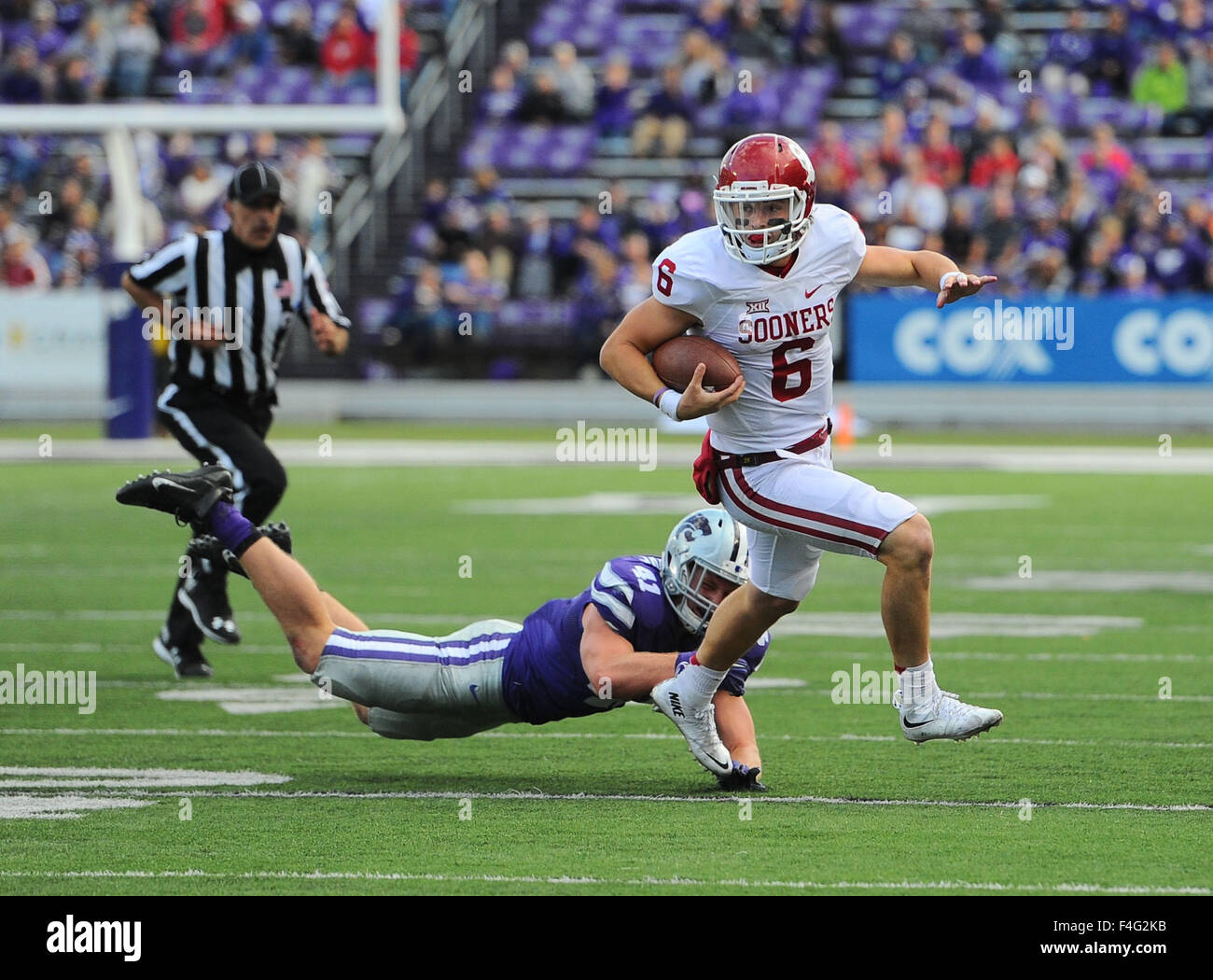 Manhattan, Kansas, USA. 17th Oct, 2015. Oklahoma Sooners quarterback ...
