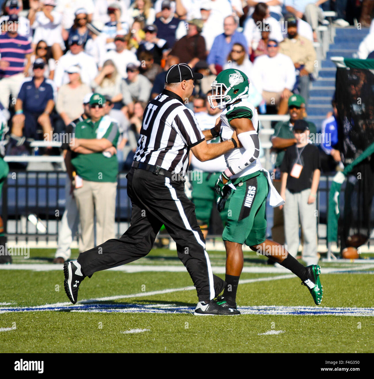 College football player fight hi-res stock photography and images - Alamy