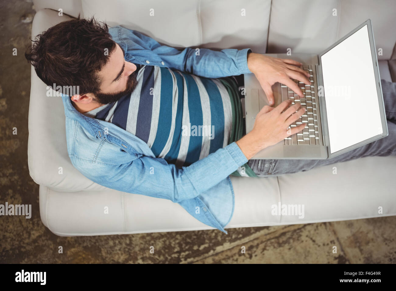 Man on couch with laptop hi-res stock photography and images - Alamy