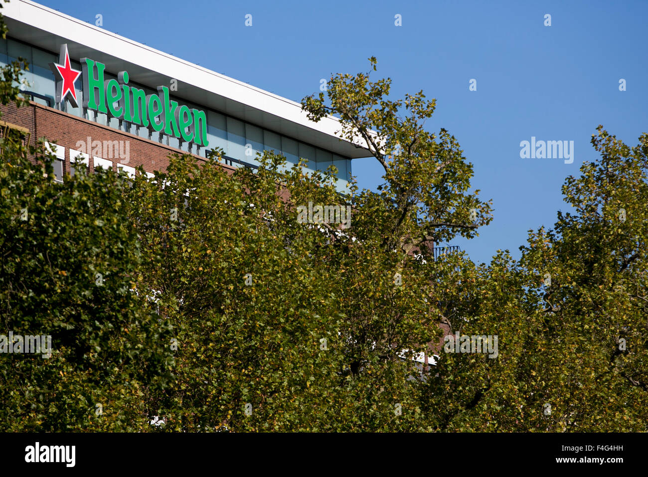 Heineken logo hi-res stock photography and images - Alamy