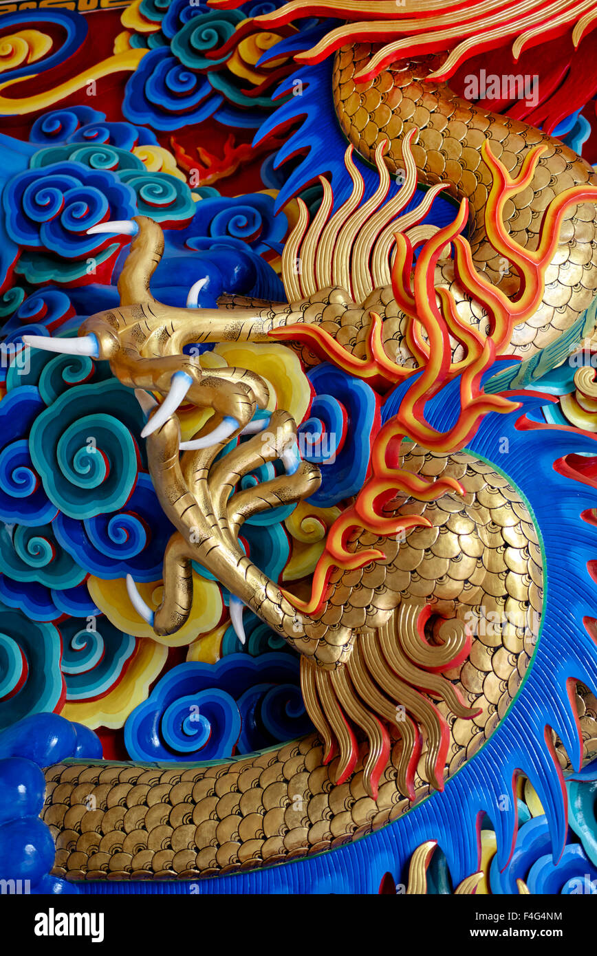 Chinese carving and wall art carving at Wihan Sian temple Pattaya ...