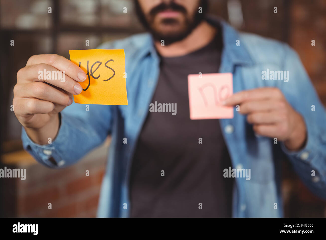 Holding note hi-res stock photography and images - Alamy