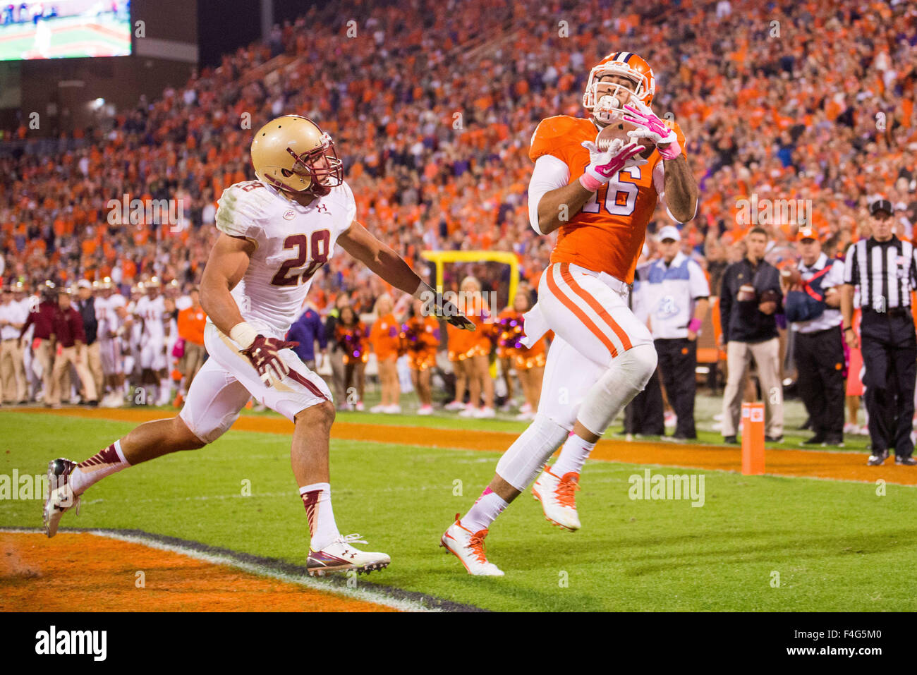 Clemson Tigers tight end Jordan Leggett (16) catches a pass in the back ...