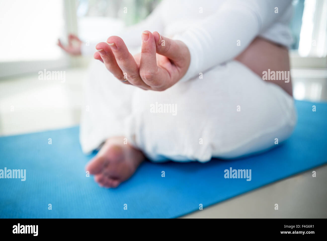Beautiful woman yoga mat hi-res stock photography and images - Alamy