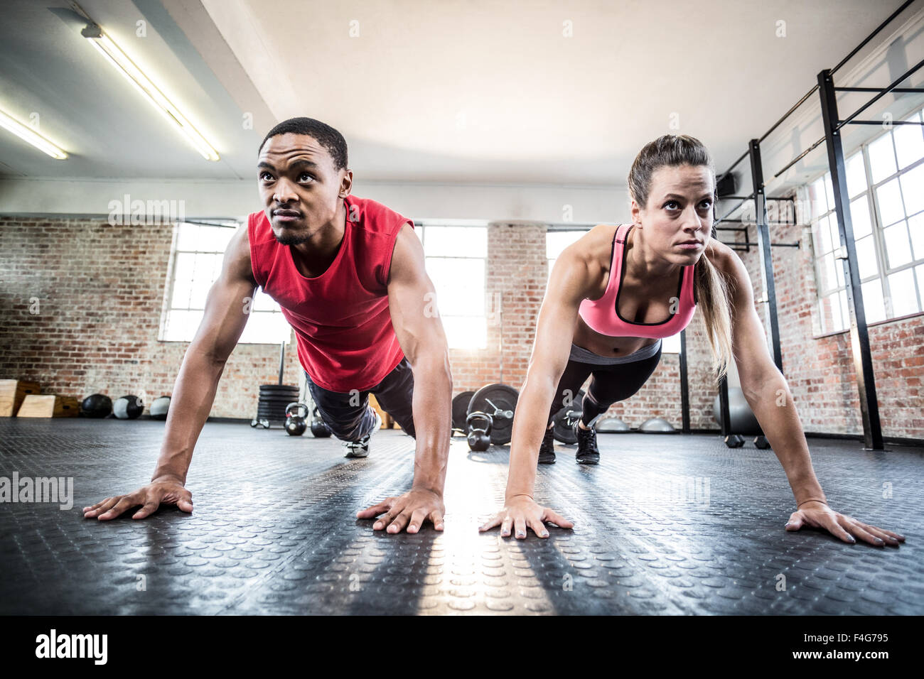 Fit couple doing push ups Stock Photo - Alamy