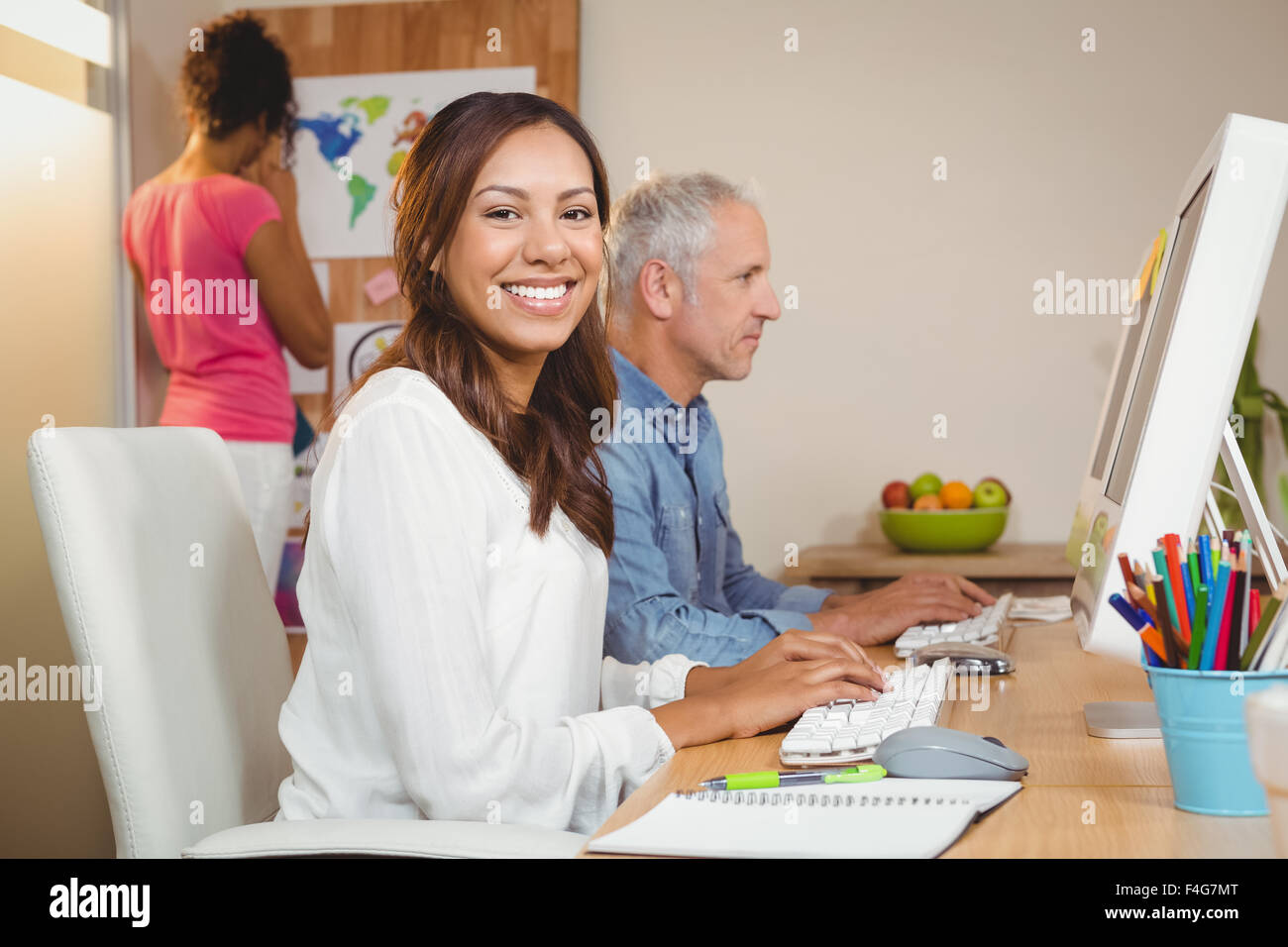 Female white 20s smiling desk hi-res stock photography and images - Alamy