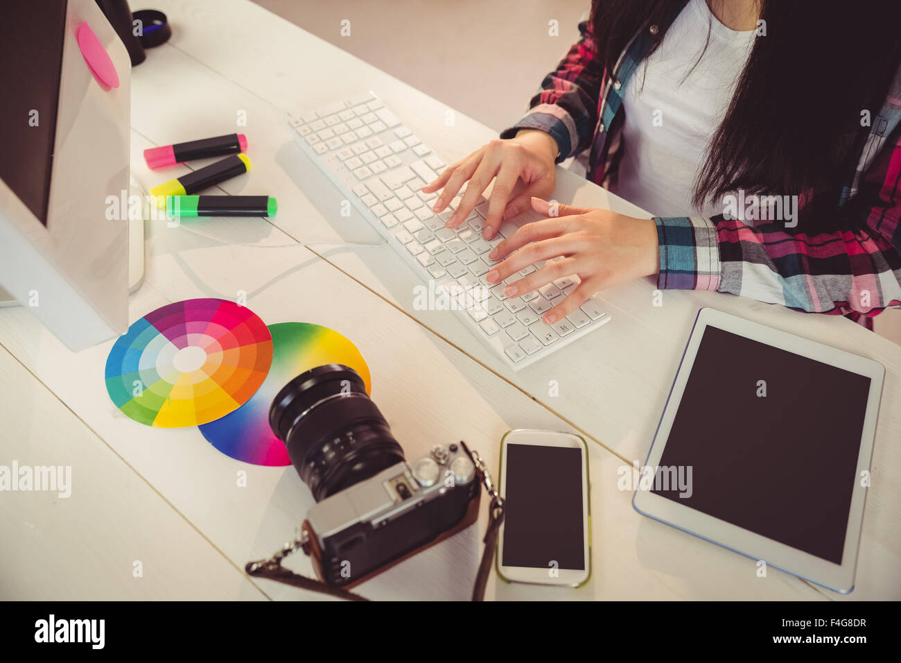 Young woman reading typing hi-res stock photography and images - Alamy