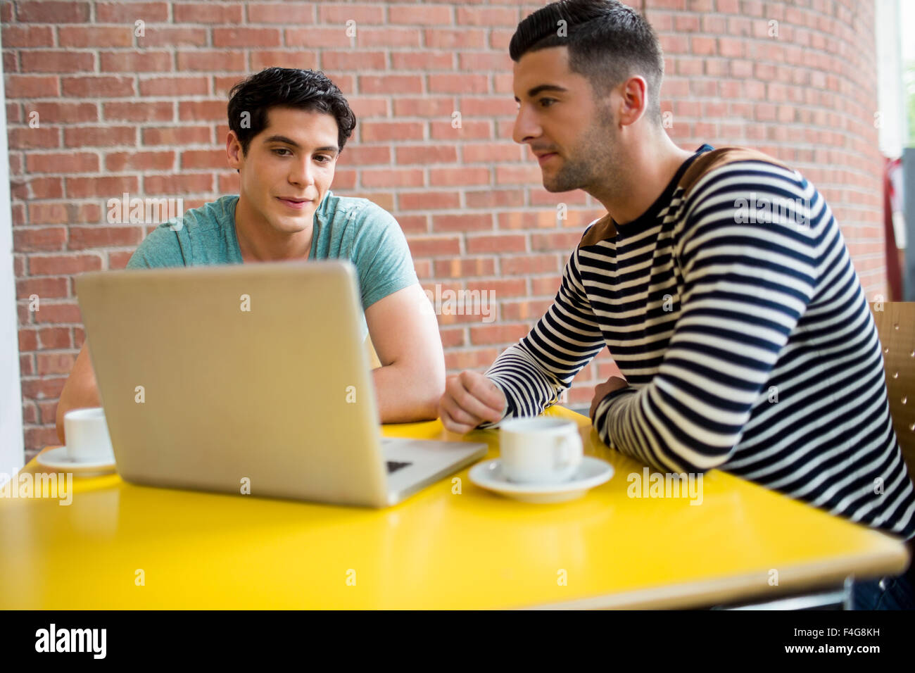 Students chatting in the cafe using laptop Stock Photo - Alamy