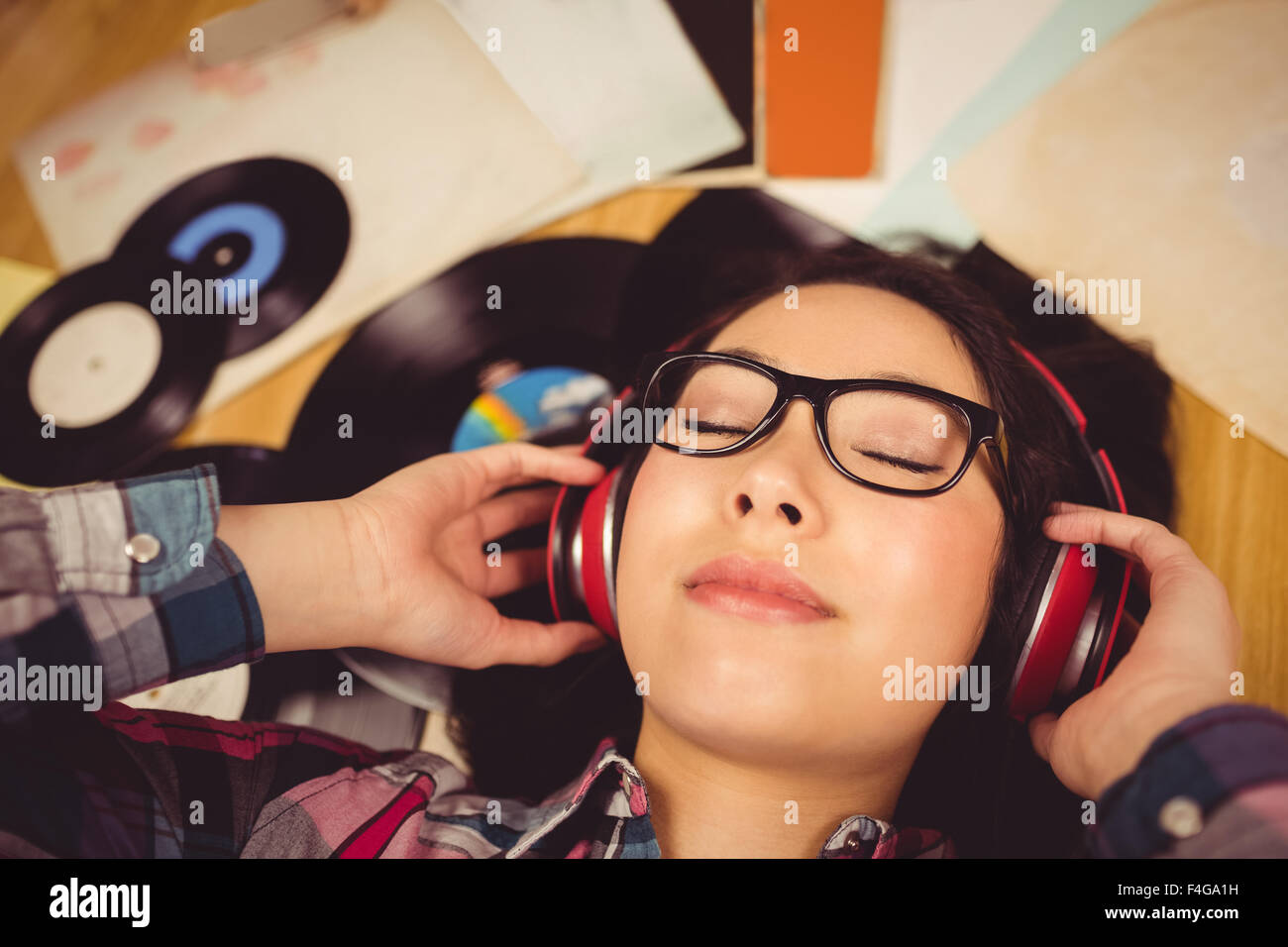 Listen music hi-res stock photography and images - Alamy