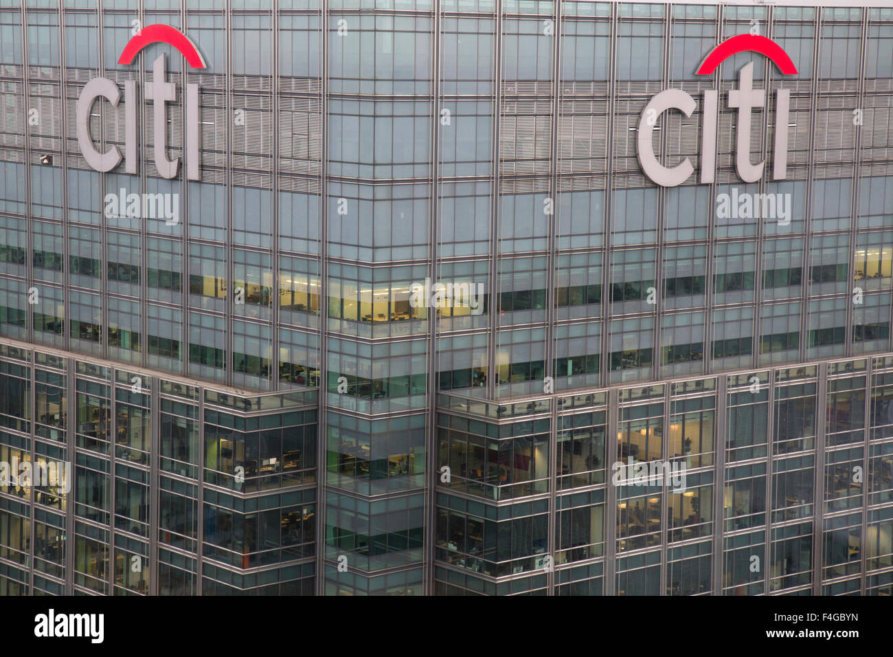 The top of the Citibank building at 25 Canada Square in Canary Wharf ...