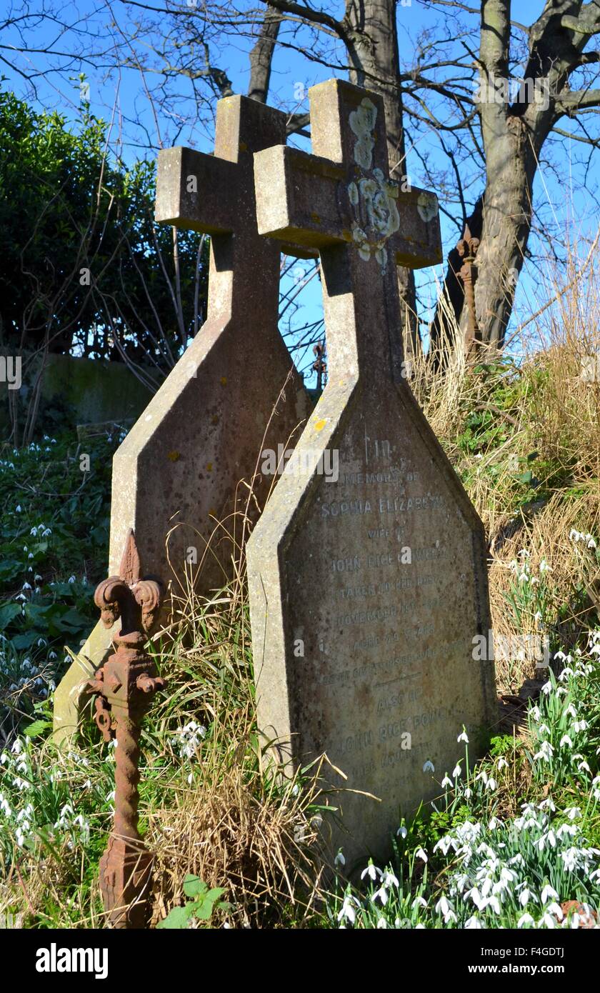 English graveyard hi-res stock photography and images - Alamy