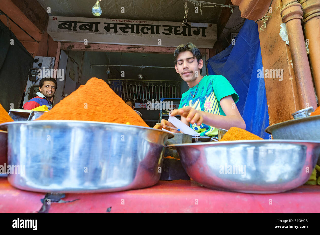 Spaghetti vendor hi-res stock photography and images - Alamy