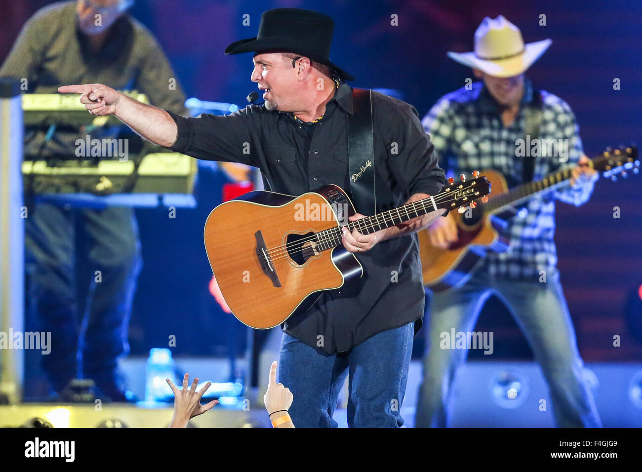 Garth Brooks performs live on tour Stock Photo - Alamy Garth Brooks performs live on tour Stock Photo - Alamy