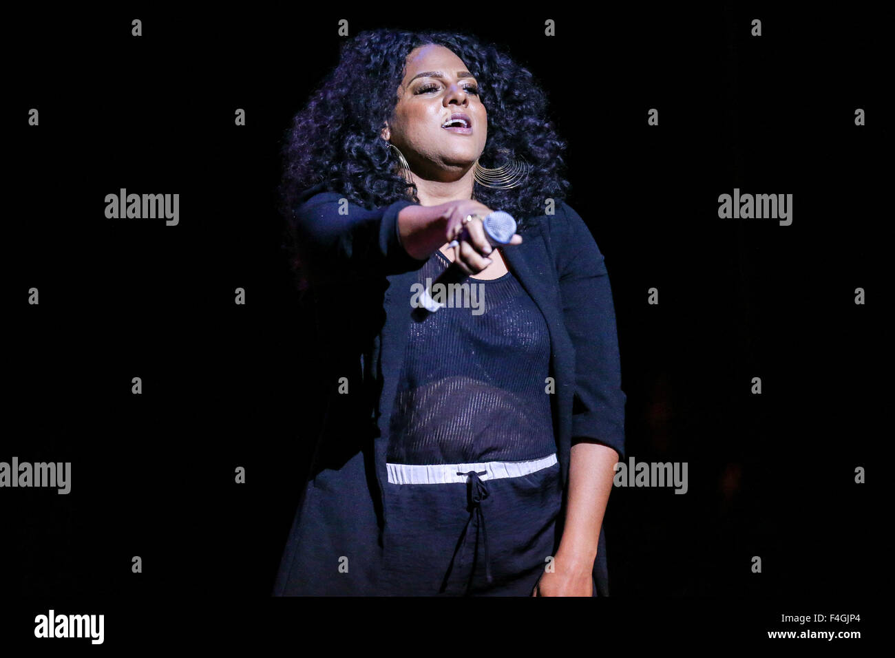 Singer performer performing duo hi-res stock photography and images - Alamy