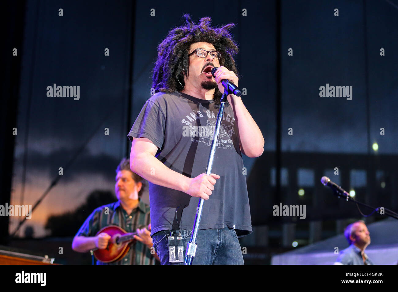 Counting crows sing hi-res stock photography and images - Alamy
