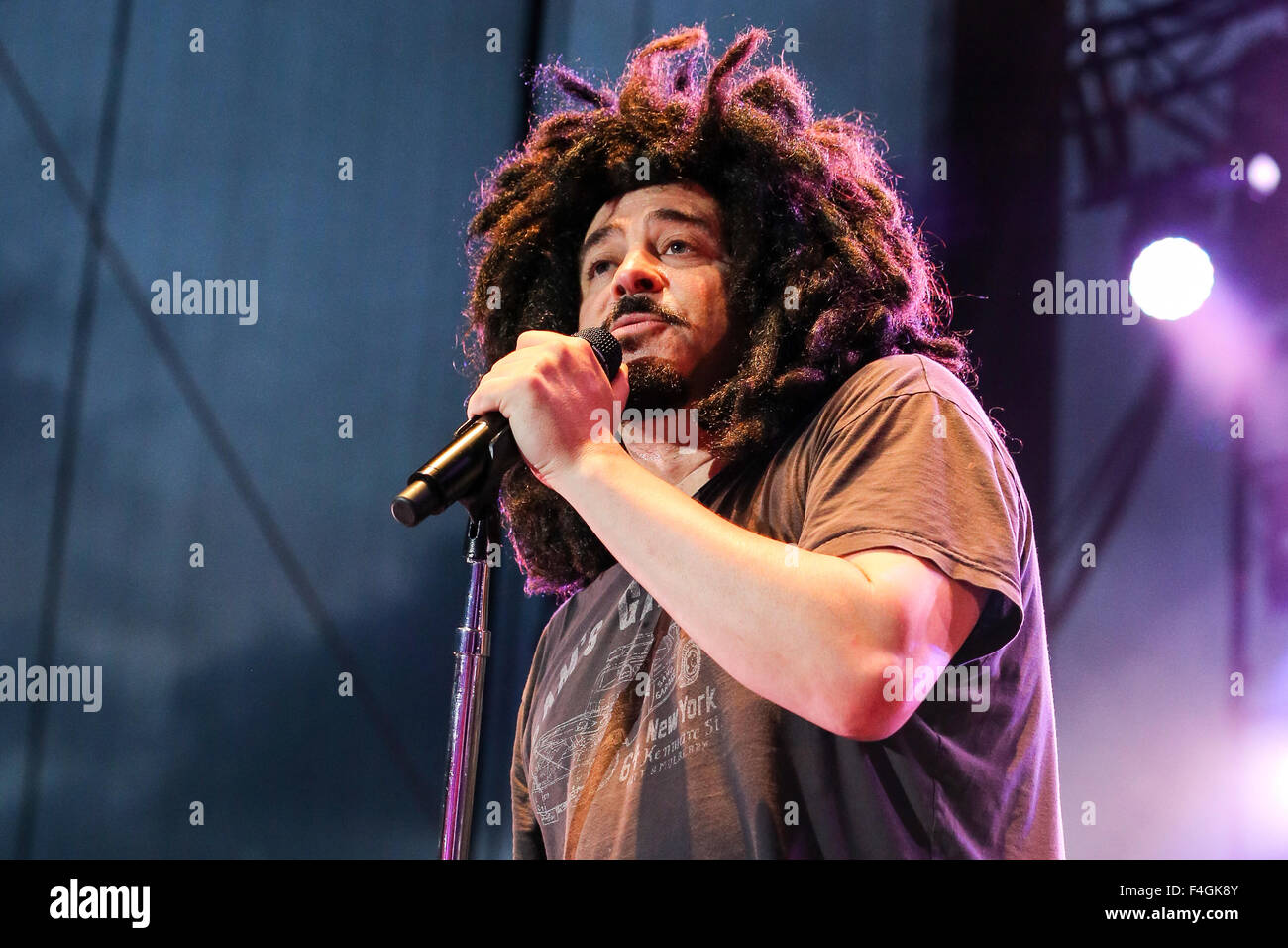 Counting crows sing hi-res stock photography and images - Alamy
