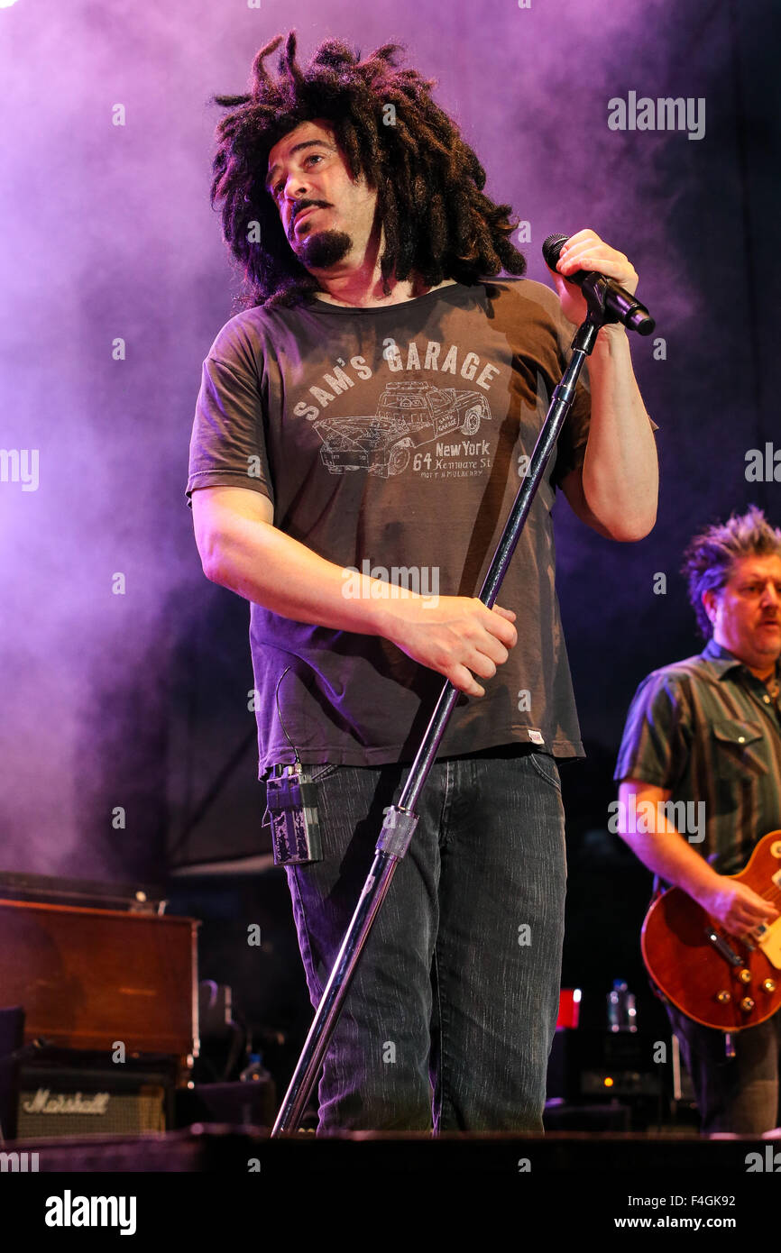 Counting crows sing hi-res stock photography and images - Alamy