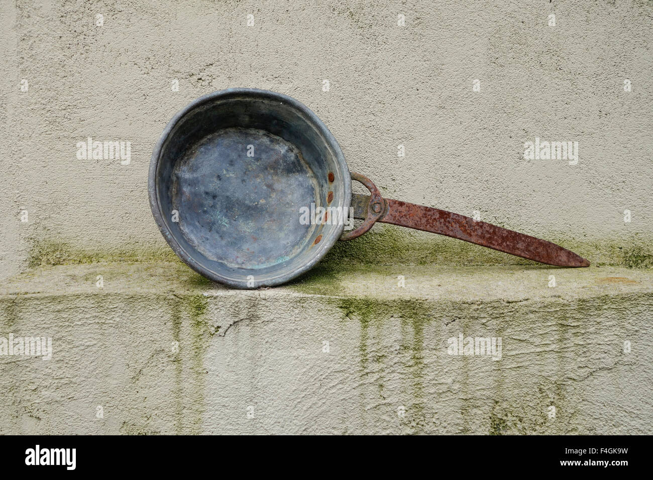 Old and rusty pan hi-res stock photography and images - Alamy