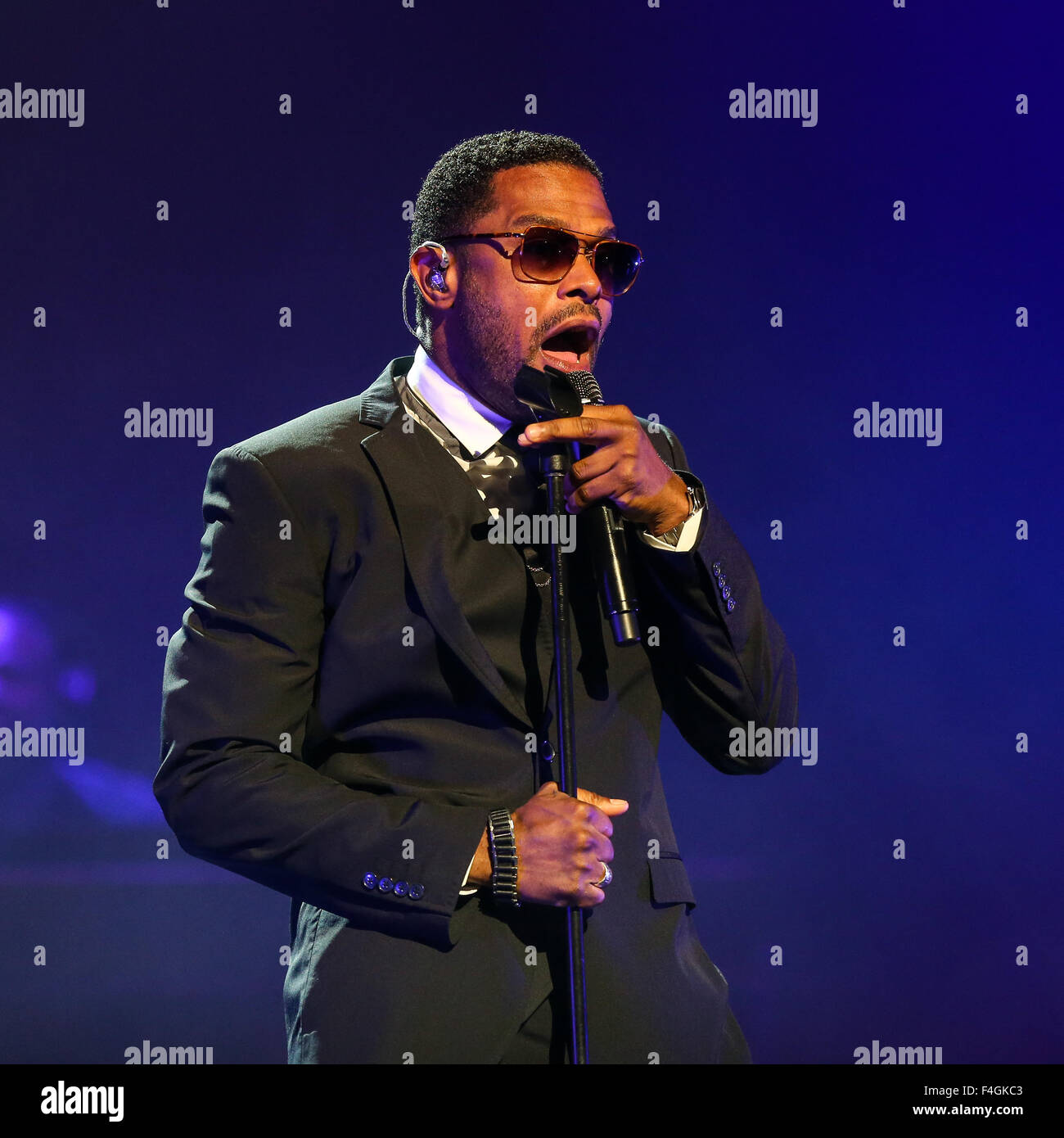 Profile of maxwell hi-res stock photography and images - Alamy