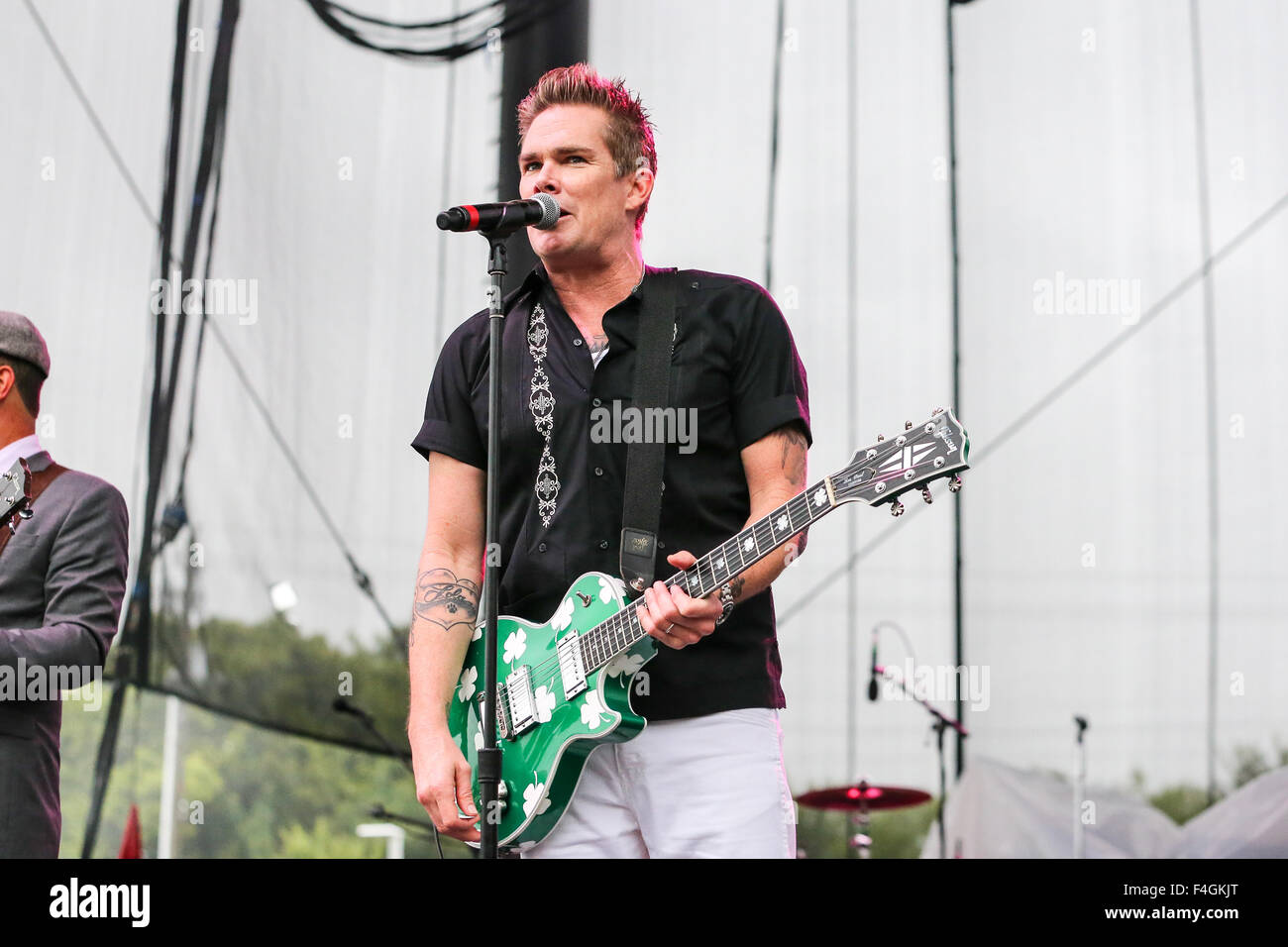 Singer mark mcgrath band sugar hi-res stock photography and images - Alamy