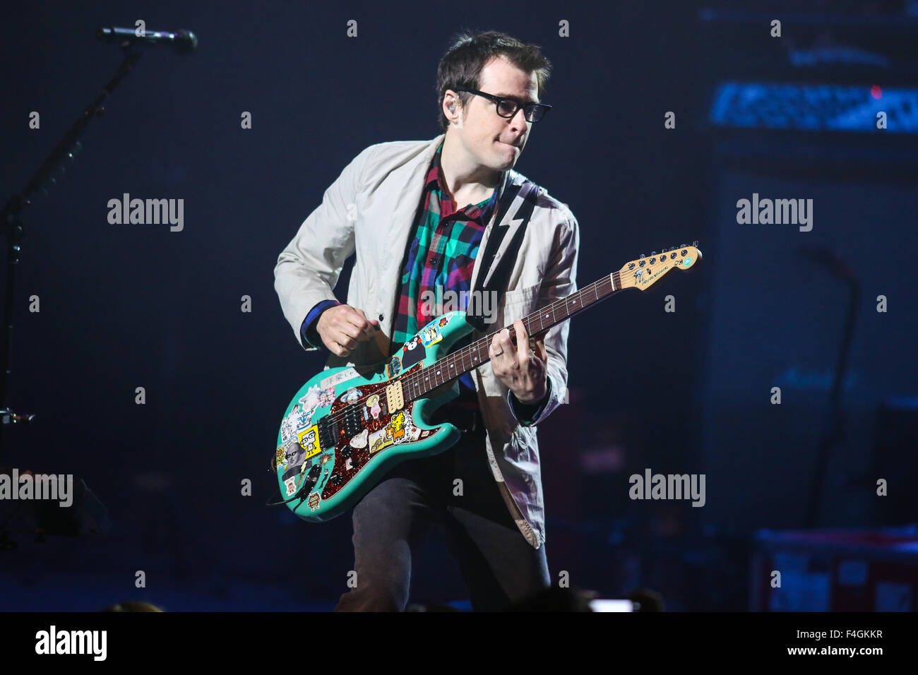 Weezer tour hi-res stock photography and images - Alamy