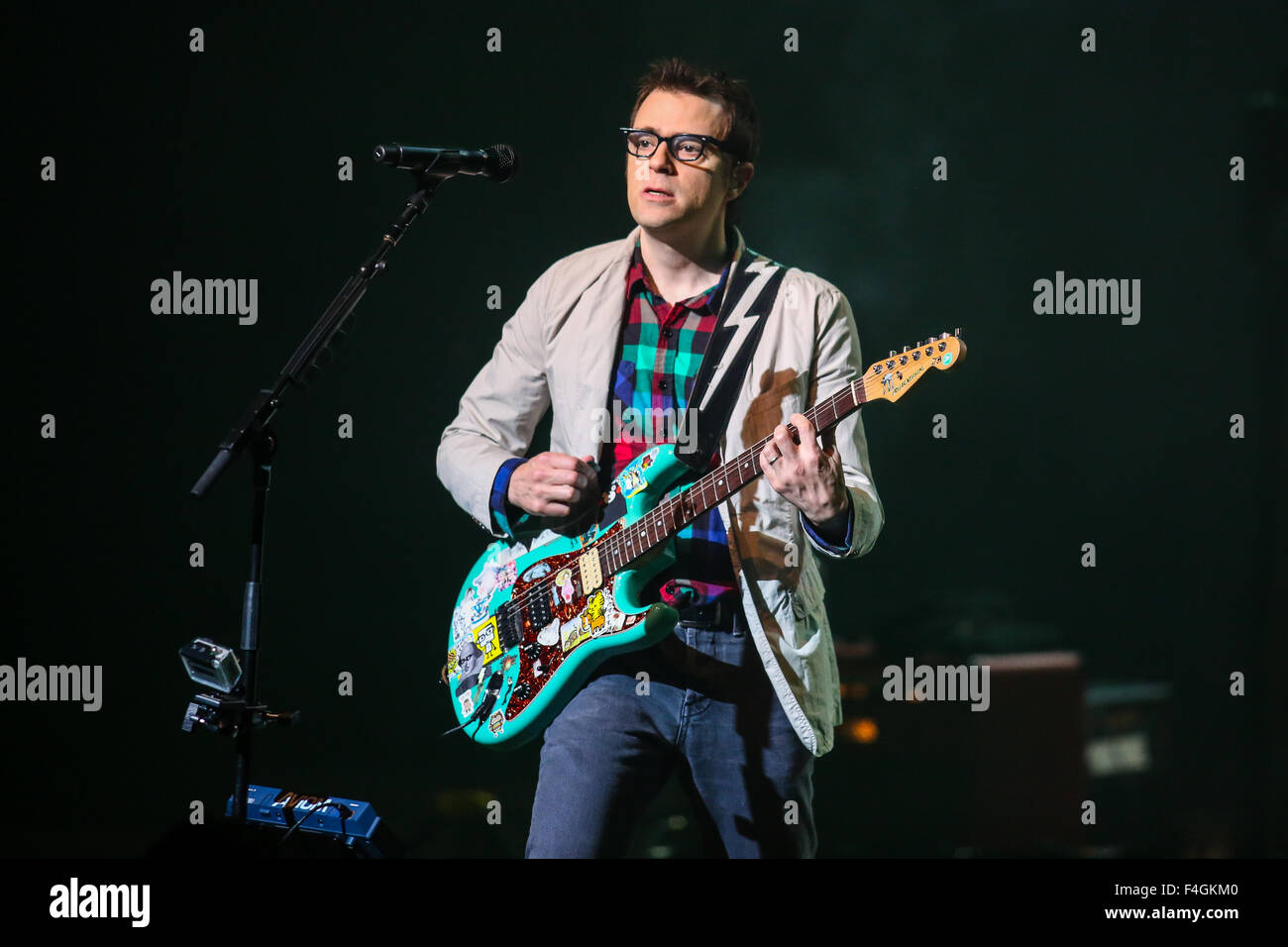 Weezer tour hi-res stock photography and images - Alamy