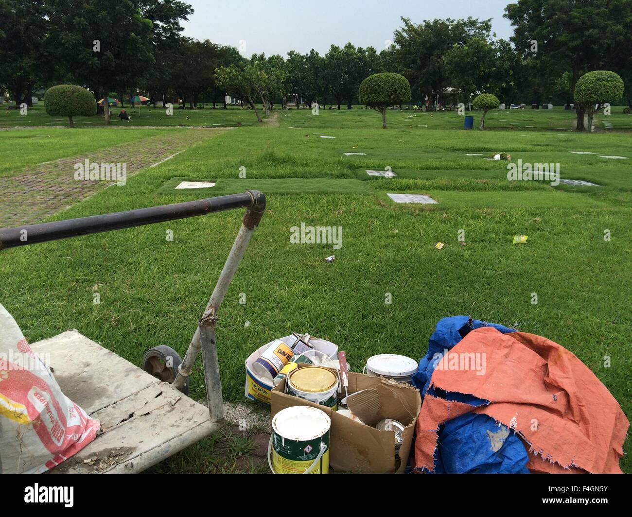 Las Pinas, Philippines. 18th Oct, 2015. Men cleaning up the tombs and ...