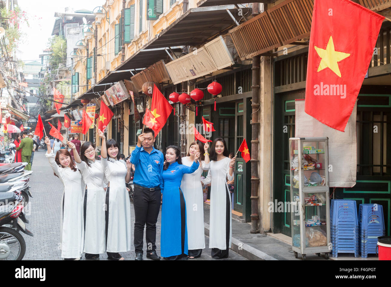 Vietnamese wedding in Hanoi old quarter, happy couple and bridesmaids ...