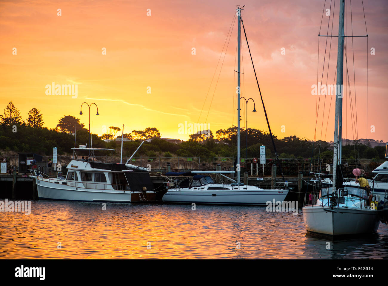 Apollo bay boats hi-res stock photography and images - Alamy