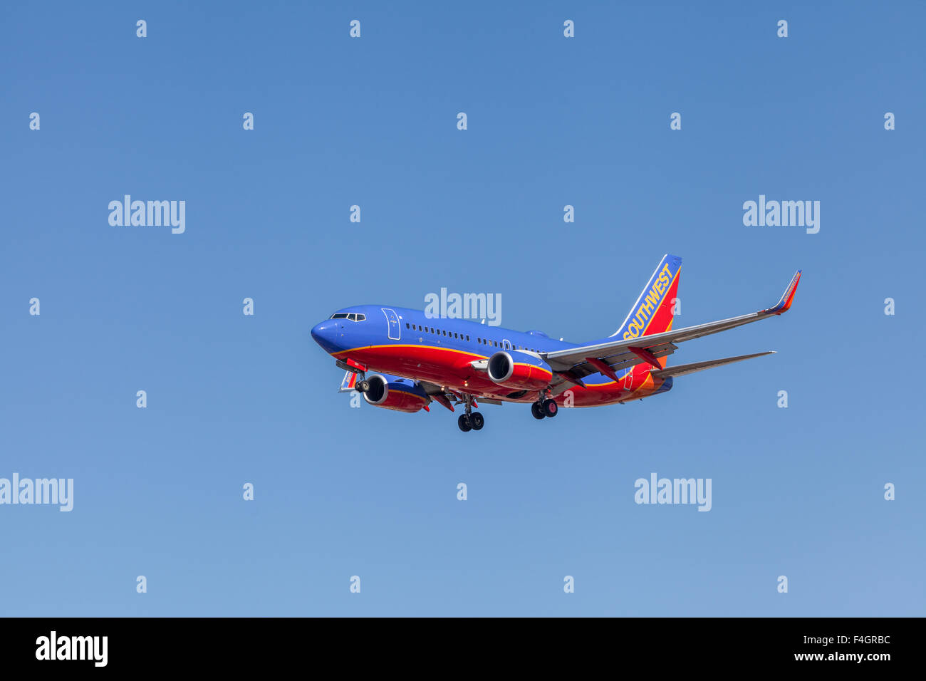 Southwest airlines on approach hi-res stock photography and images - Alamy
