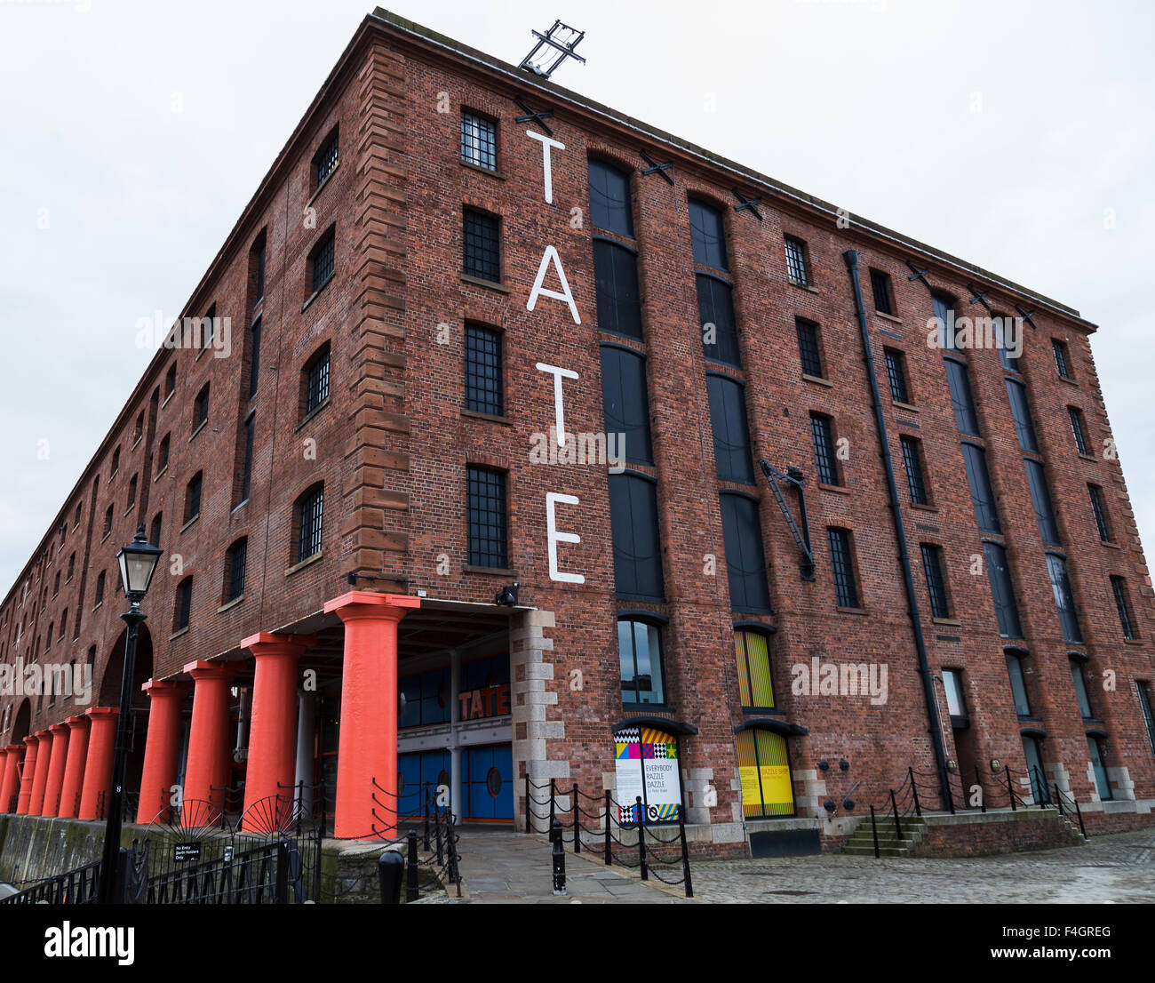 Tate liverpool albert dock hi-res stock photography and images - Alamy