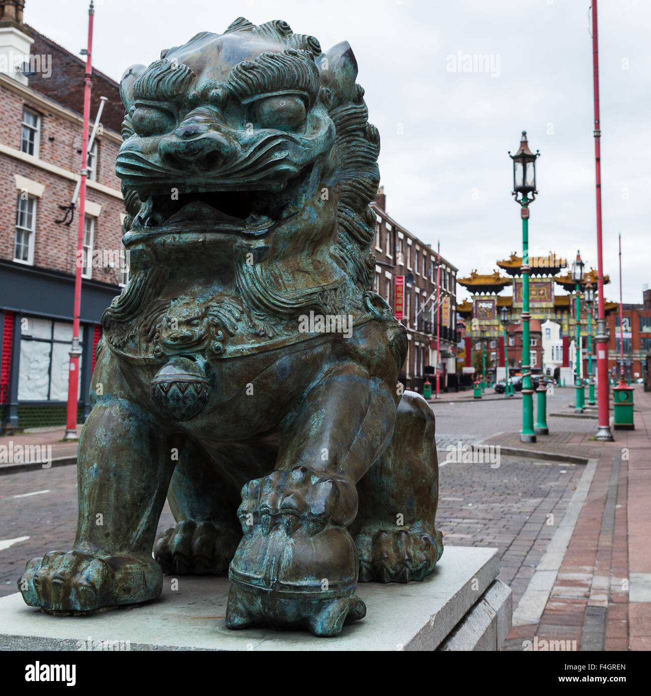 Lion statue at one end of Chinatown in Liverpool Stock Photo - Alamy