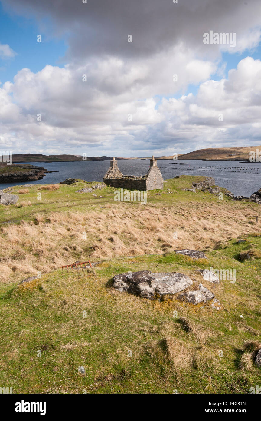 derelict croft house overlooking Loch Roag on the Isle of Lewis Stock ...
